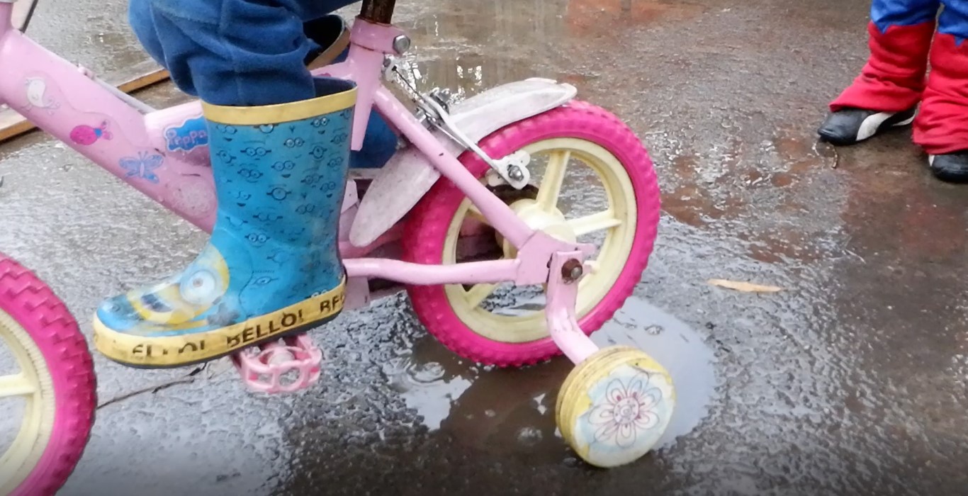 Video: Water Wheel in Puddles - Filton Avenue Nursery School and ...